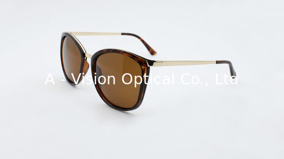 Plastic Sunglasses Super light eyewear for Women Sunglass UV 400 protection supplier