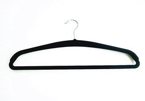 Fashionable Anti Slip Velvet Flocked Hangers Black With Flat Shoulder Pad