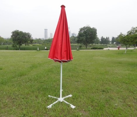 Vent bleu et blanc compact de parapluie de plage résistant avec la base 48&quot; de croix en métal x 8k