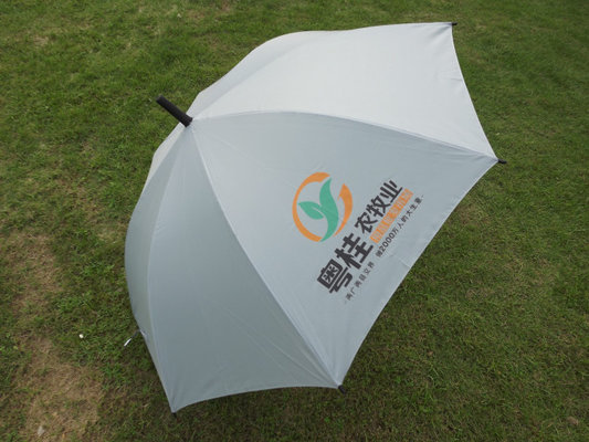 Parapluies faits sur commande de golf de poignée formés par confort doux pour promotionnel extérieur