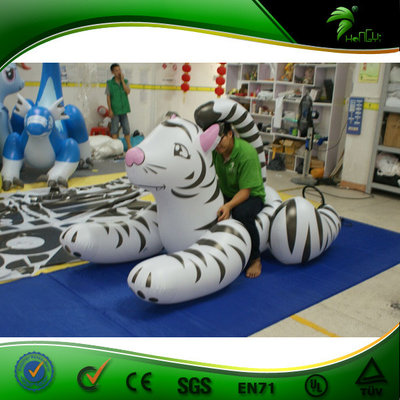 ROHS PVC Giant Inflatable Animals White Inflatable Tiger For Outdoor Entertainment