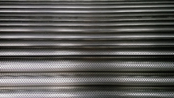 304 Punched Welded Perforated Metal Tube Steel Wire Mesh For Oils Solvents