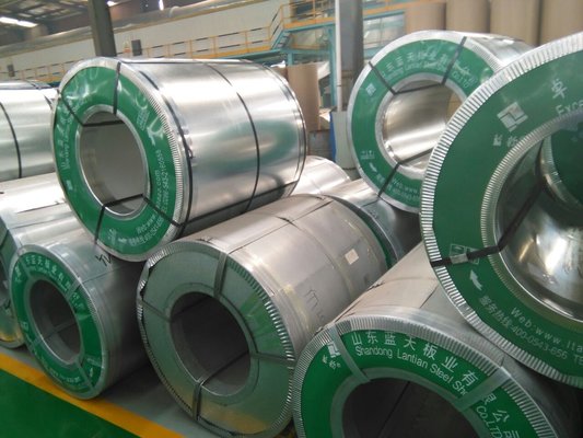油をさされた幅 914-1250mm PPGI の色によって塗られる鋼鉄は前上塗を施してある鋼板を巻きます