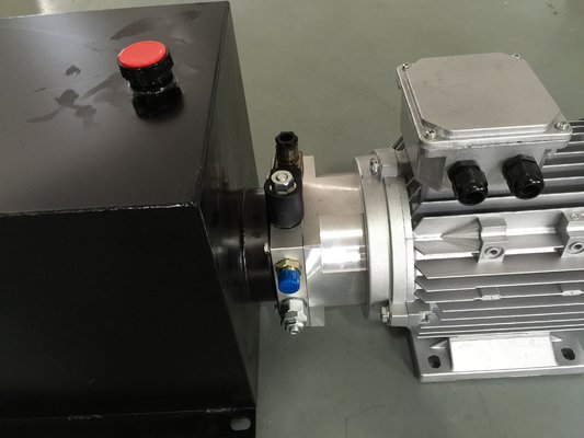 上昇テーブル AC 380V 正方形の鋼鉄タンクが付いている単動水力の単位