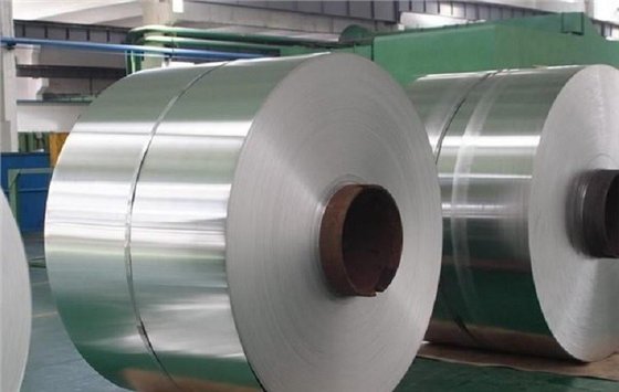 1.8mm の油をさされる 13.5mm つや出しの鋼鉄コイル Q345B JIS の標準、（国連）