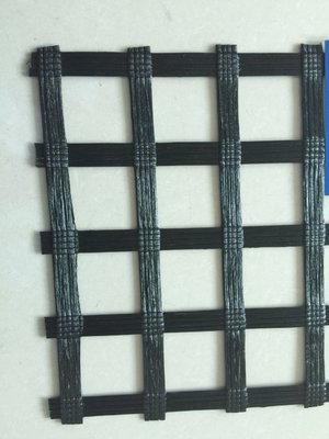 20KN - 1300KN Polyester Retaining Wall Geogrid PVC Coating Wrap Knitted