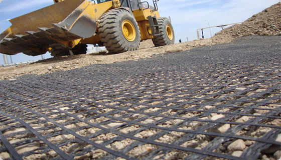 30KM - 1000KN Bitumen Coating Fiberglass Retaining Wall Geogrid With Water Soluble