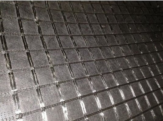 Bitumen Coated Glass Fiber Geogrid Glued With PET Geotextile 20g