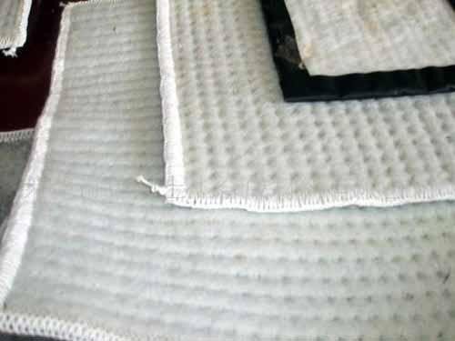 4500g Sodium Bentonite Geotextile Clay Liner For Environment Protection