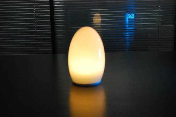 そのようなものを設計する年長デザイナーは形Φのサイズ12 x h18cmの方法LED電気スタンドに卵を投げつけます。