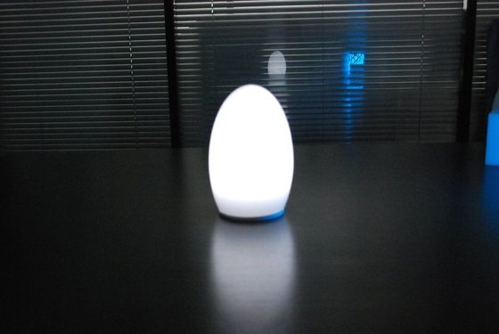 そのようなものを設計する年長デザイナーは形Φのサイズ12 x h18cmの方法LED電気スタンドに卵を投げつけます。