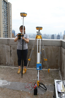 High-accuracy Base and Rover RTK GNSS Surveying System
