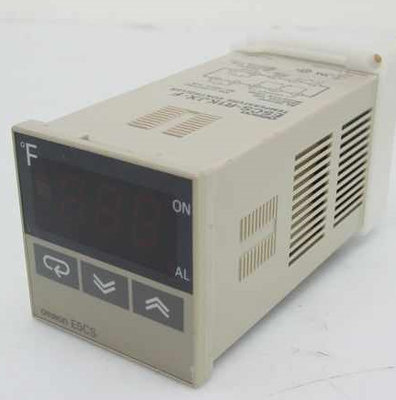 Omron Temperature Controller E5CS-Q1KJU-W