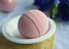 Pink Toy Inside Strong Bubble bath fizz balls Natural Ingredient With OEM