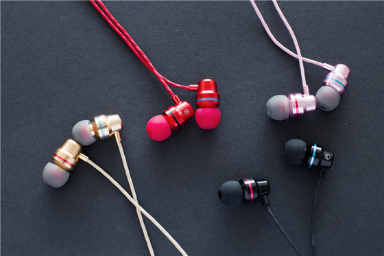 2018 new cell phone accessories wired earphone Voice principle moving coil  6u speaker  with 3.5mm plug and long line supplier