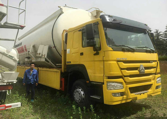 Caminhão cúbico RHD do transporte do tanque do medidor 8 que conduz o baixo óleo de direção Comsuption