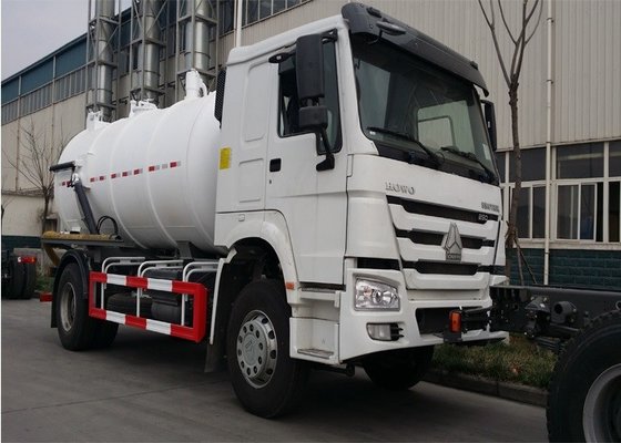 O tipo de movimentação 6 do caminhão 4x2 da sução da água de esgoto de SINOTRUK HOWO roda a cabine HW76