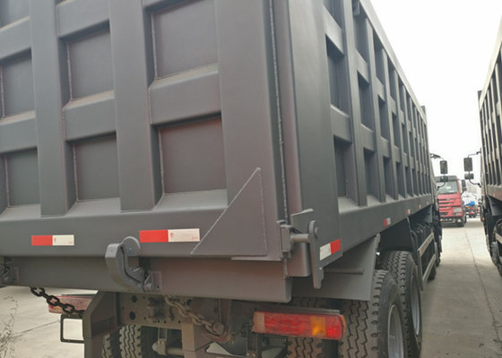 10 tipo de condução pesado manual do caminhão basculante 6x4 de Sinotruk Howo dos pneumáticos operado