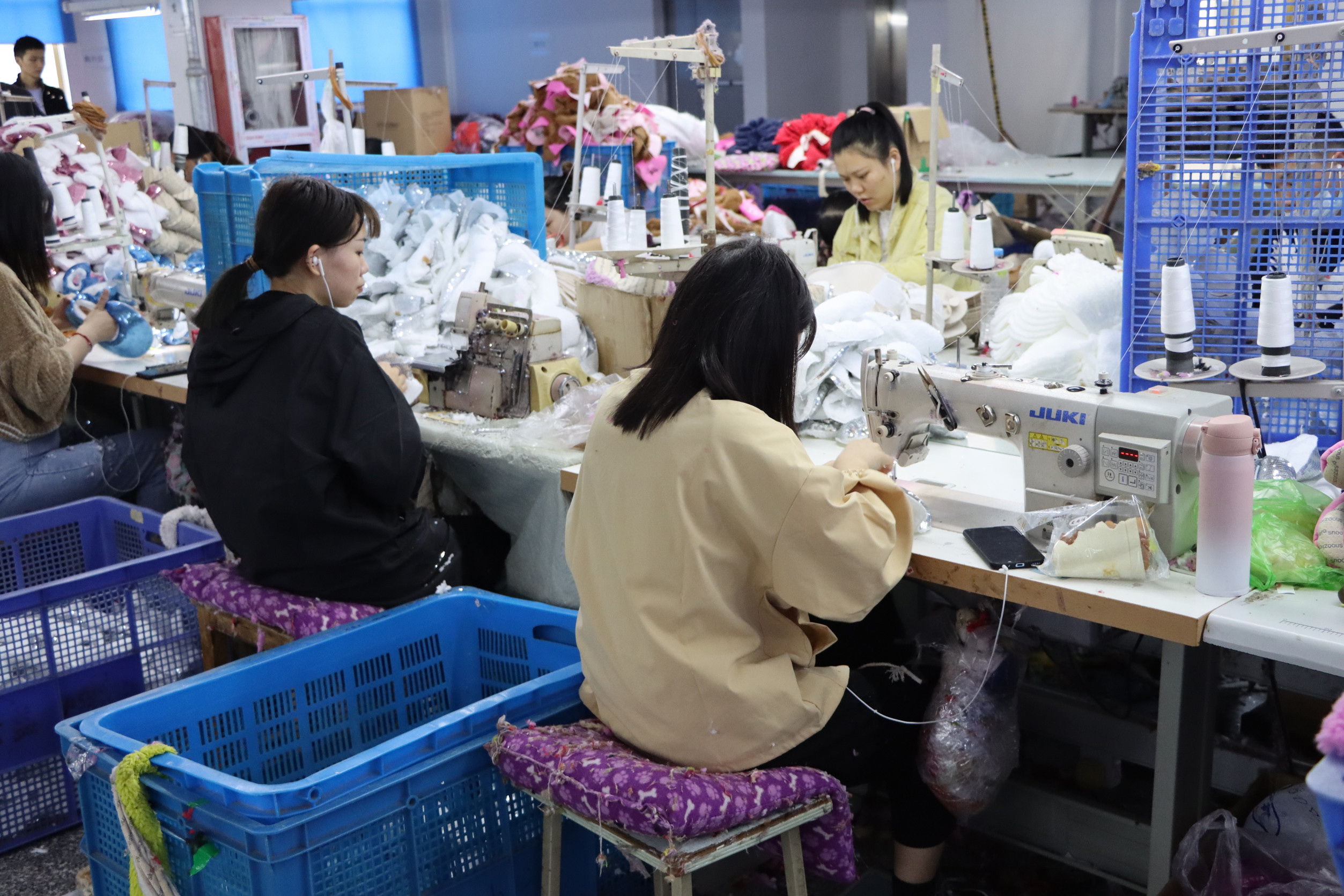 Wuxi Yanjia Dress Co., Ltd.
