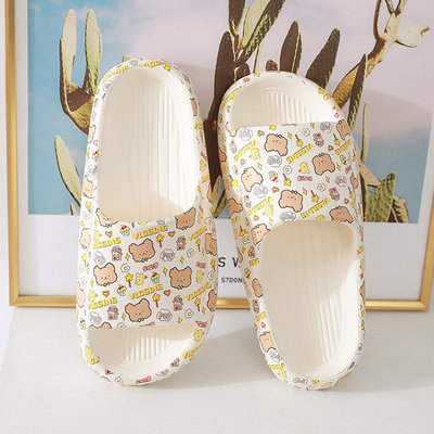 Factory supply Women summer new fashion beach sandals and slippers indoor cute Printed bear non-slip home shoes