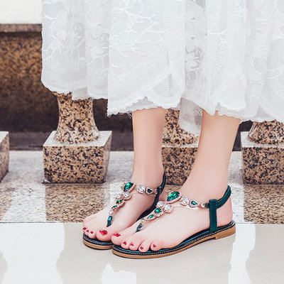 Wholesale female summer flat flip flops slippers 2022 new design simple beach rhinestone sandals women shoes