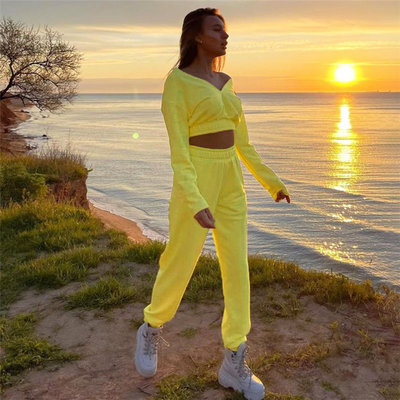 Wholesale New Arrivals autumn fitness Clothes Solid Color Crop Top Hoodie 2 Piece yoga Pants Set Women Sweat Suits hoodie set