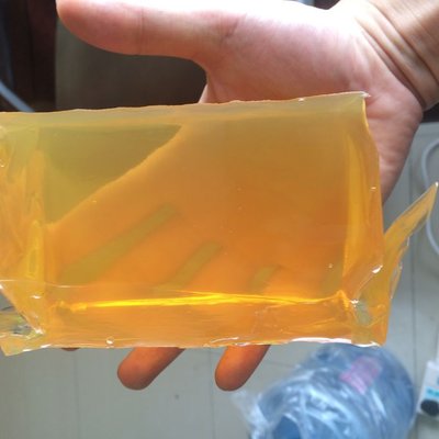 High Stickness Hot Melt Glue Blown Block , Viscosity 6500CPs/170℃
