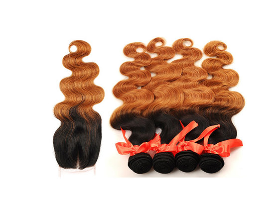 4 paquetes con el pelo rubio del cabello humano de la onda del cuerpo de Remy del color del cierre #1B30 tejen