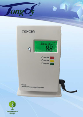 Modbus インターフェイスおよび 1X アナログ +2X の乾接点の出力が付いている白いオゾン コントローラー