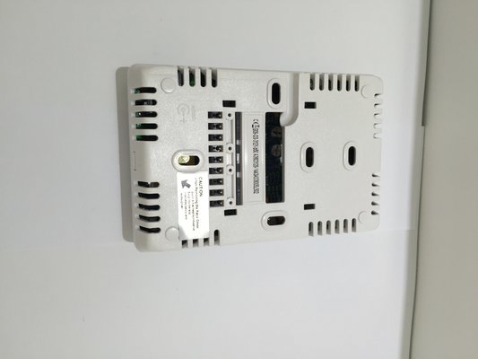 Modbus インターフェイスおよび 1X アナログ +2X の乾接点の出力が付いている電気化学センサー オゾン コントローラーのモニター