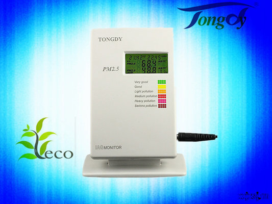 温度および湿気の測定を用いる屋内 PM2.5 モニター/コントローラー
