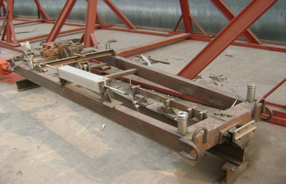 Segmented track mining monorail switch, manual and pneumotronic operation turnout