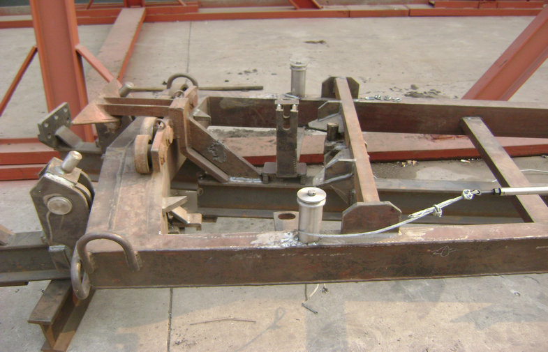 Mining monorail switch with car arrester to prevent locomotive slide from overhead rail