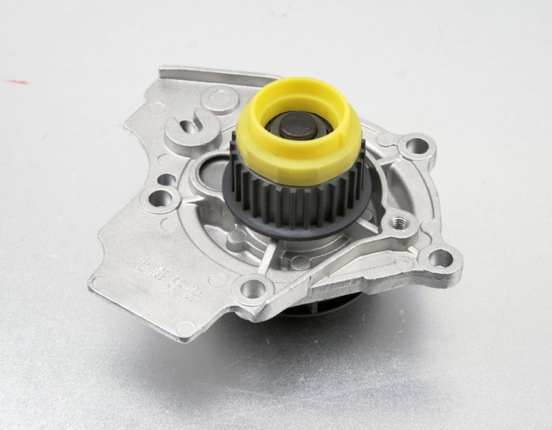 AUTO WATER PUMP-VOLKSWAGEN MAGOTAN 2008-  1.8CC  WATER PUMP
