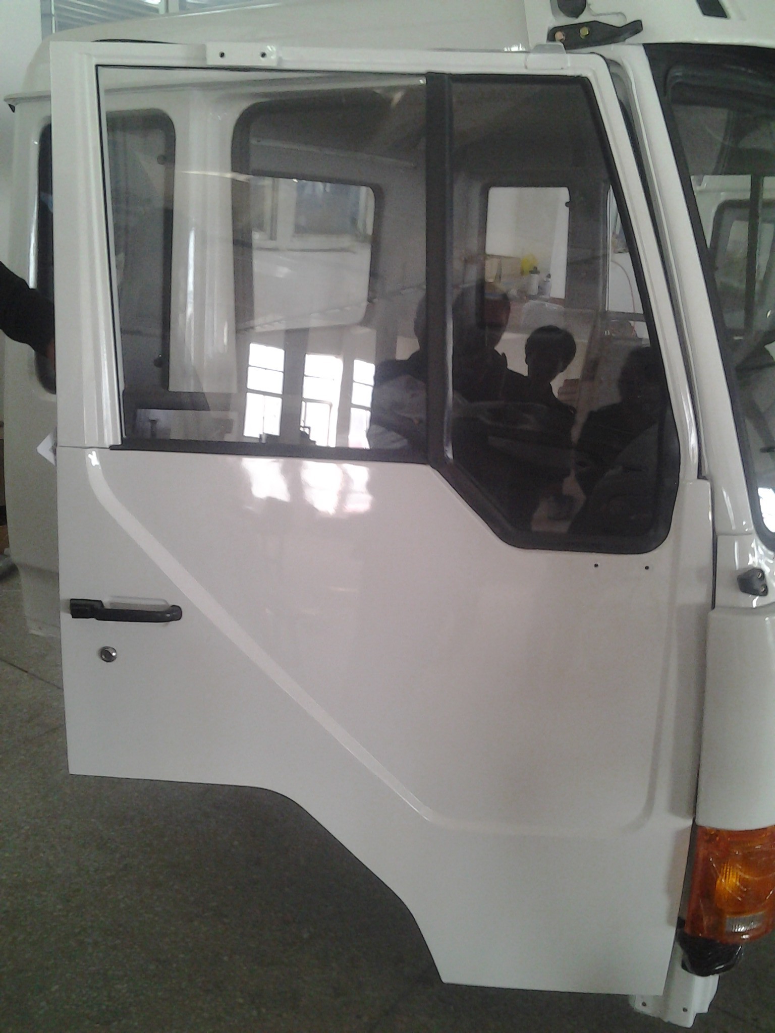 THE FRONT AUTO DOOR-FAW  JIEFANG