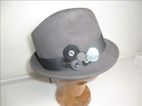 OEM Fashion Ribbon Band Ladies’ Fedora Wool Felt Hats with Buckle Trimming for Normal Day
