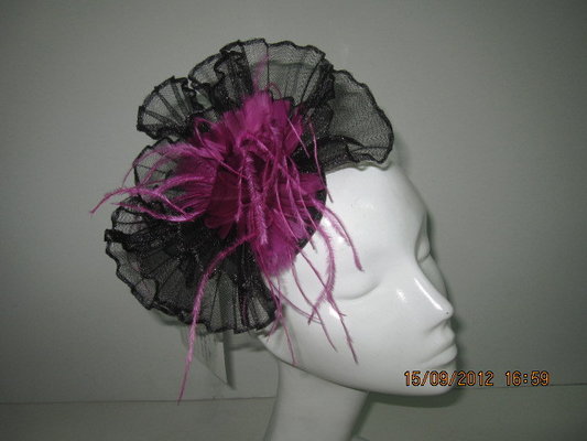 Black Pink Fascinator Hats For Women With Sinamay Base , Soft Feather For Carnival