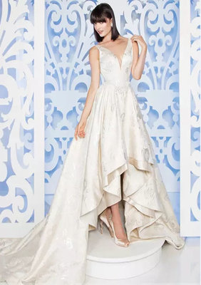 Exquisite Flower Leaf Simple Elegant Wedding Dresses With Soft Lace Train