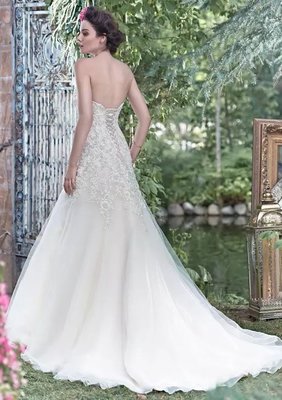 Embroidery Romantic Bohemian Wedding Dresses With Elegant Long Train