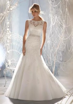 Classic A Line Ball Gown Wedding Dress , Crystal Wedding Dresses Exquisite Gauze Tail