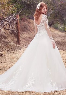 Long Sleeve White Organza Ball Gown BVridal Dress Lace Wedding Dress