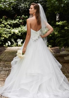 Lovely Elegant Ball Gown Style Wedding Dresses With The Graceful Shoulder