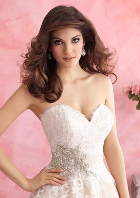 Hot Selling Tulle Long Sleeveless Lace Beaded Ball Gown Wedding Dress