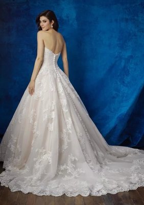 Embroidered Chapel Train Wedding Dress , Sequins Sweetheart Neck Ball Gown Wedding Dress