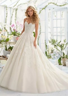 Luxurious Ball Gown Bridesmaid Dresses / Tailed Crystal Ball Gown Wedding Dress