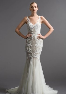 Fashionable White Fit And Flare Wedding Dress , Sleeveless Fit And Flare Tulle Dress