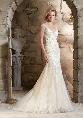 Pretty Lace Fit And Flare Bridesmaid Dress , Beautiful Flared Wedding Gowns