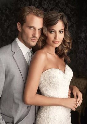 Fashionable White Fit And Flare Wedding Gown For Beautiful Girls And Ladies
