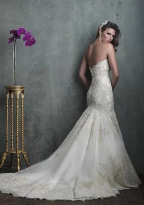 Simple Ivory Mermaid Tail Wedding Dress With Comfortable Fabric Material