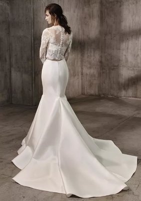 Long Sleeve Mermaid Tail Wedding Dress With Lace Appliqued And Botton